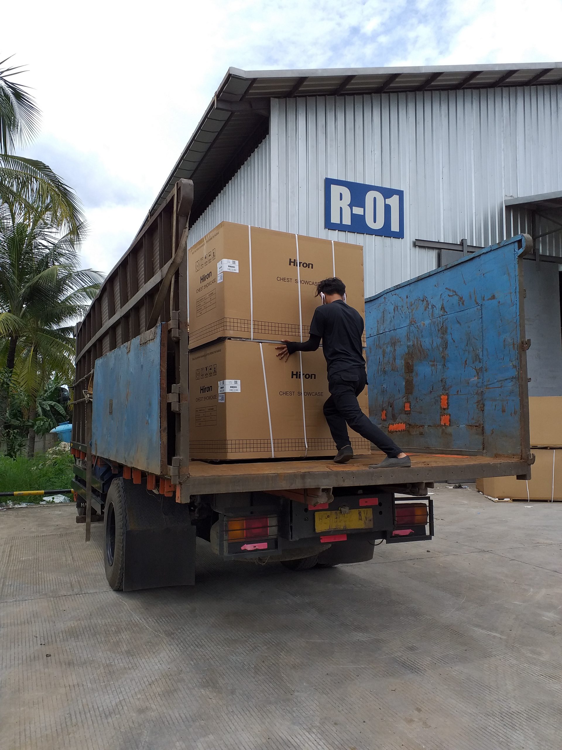 melayani jasa pengiriman barang aman cepat ramah terpercaya dan ...